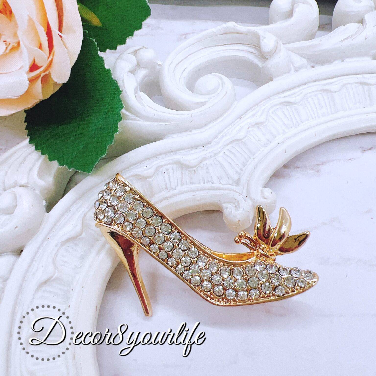 How To Use Elegant Brooches in Shabby Chic Crafts